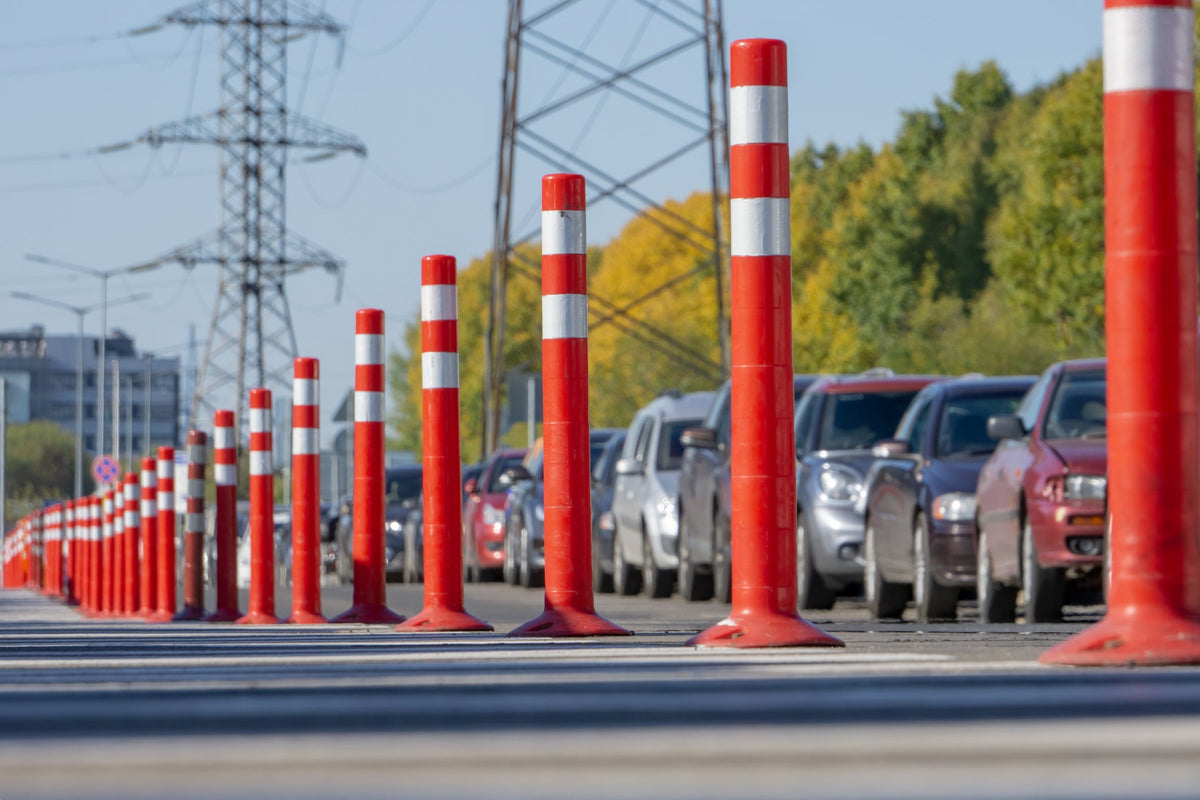 Delineators: Types, Placement, and How They Improve Traffic and Crowd