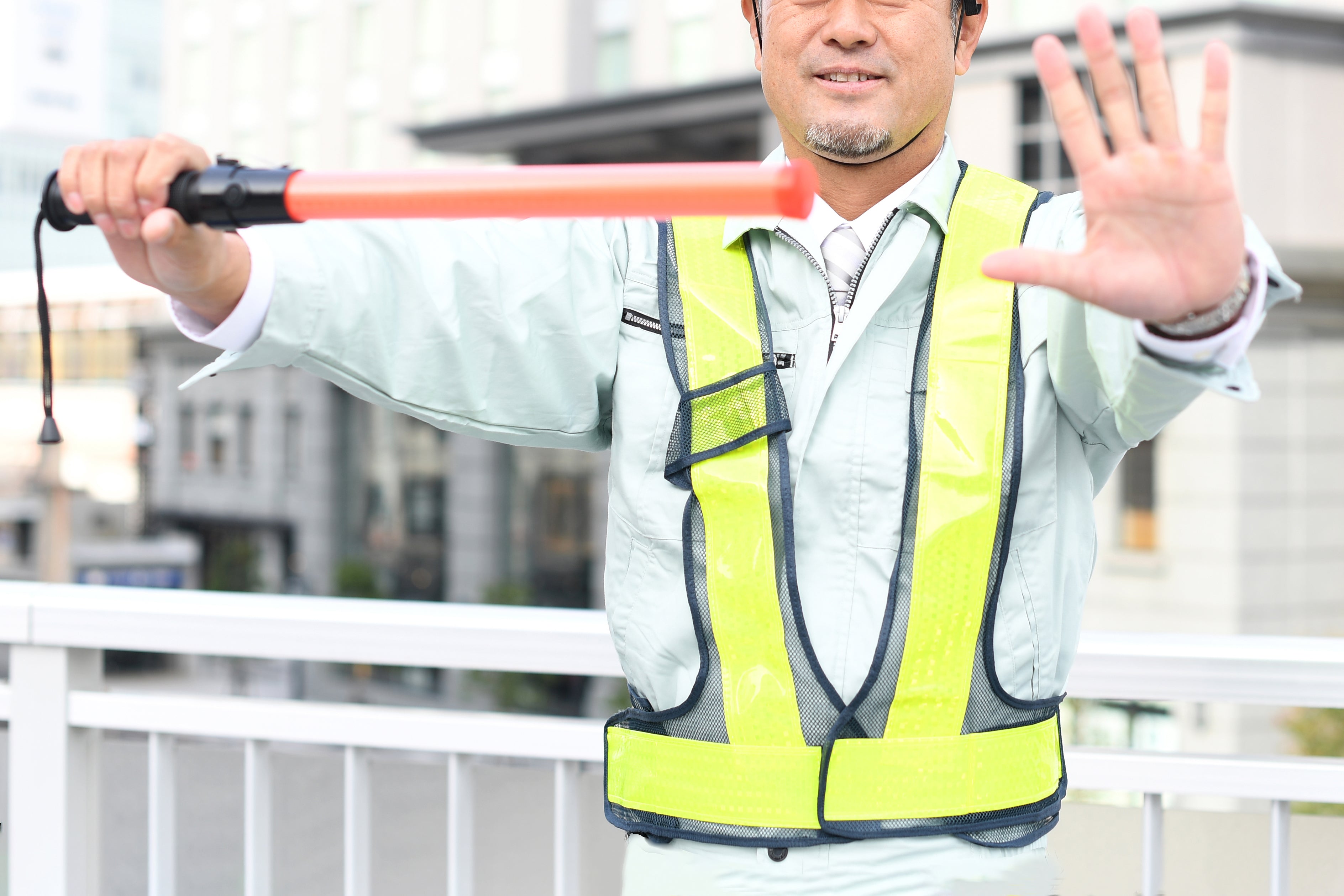 Multi-Color Baton: A Versatile Tool for Safety, Traffic Control, and V